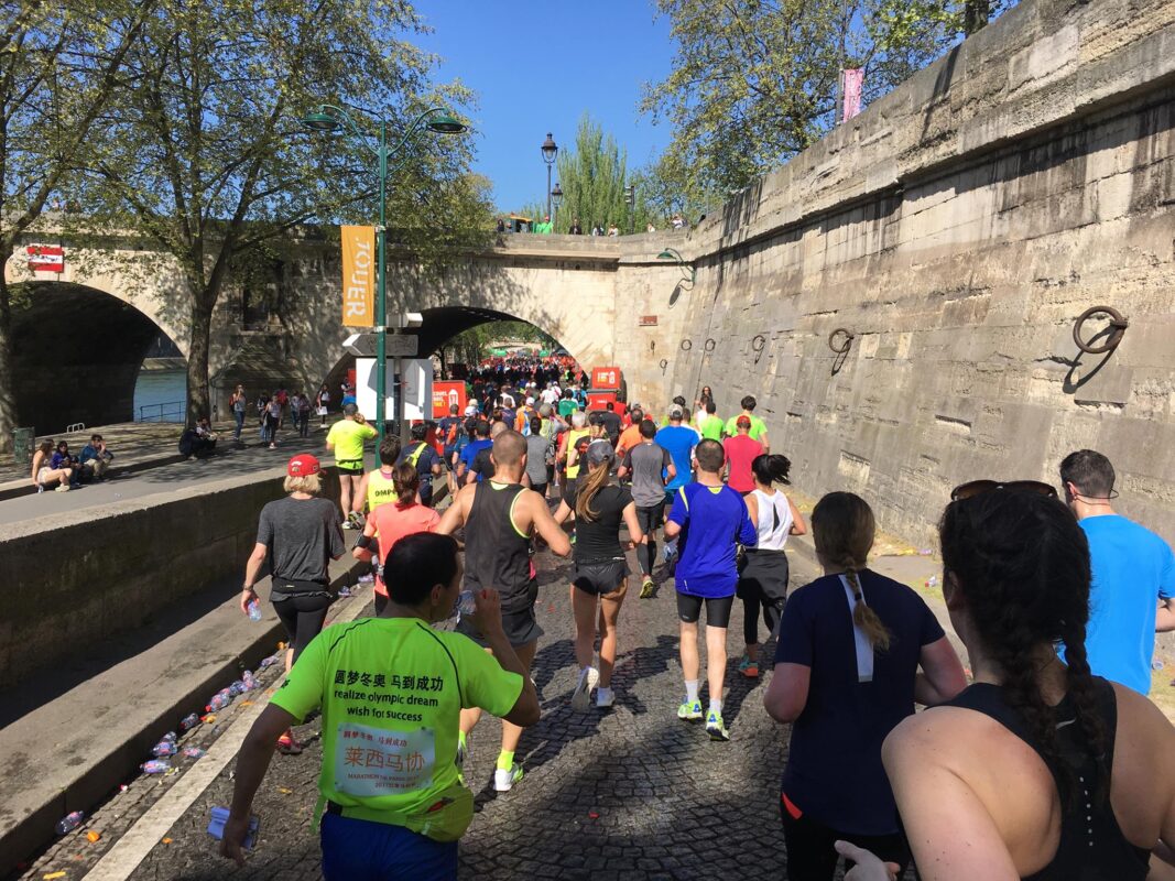 Paris Marathon 2017 - วิ่งรอบโลก: Running the World